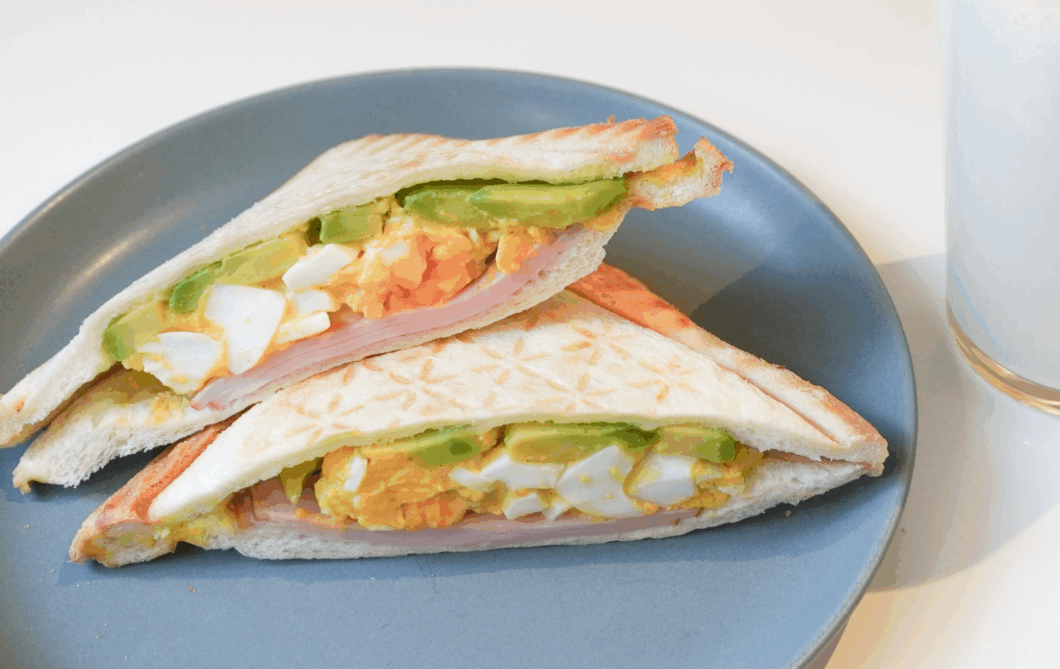 SMPL CAFE | スムージーとホットサンドを手軽に楽しむ、美容カフェ