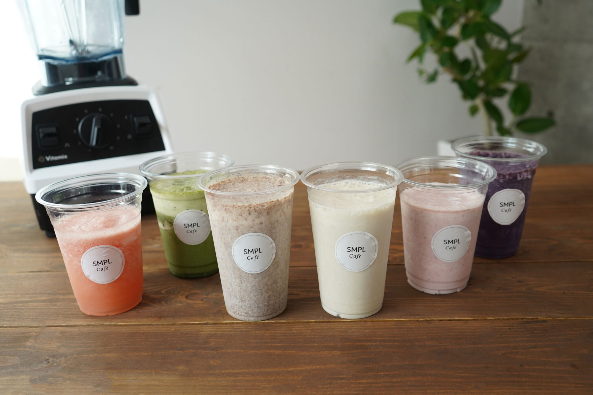 SMPL CAFE | スムージーとホットサンドを手軽に楽しむ、美容カフェ