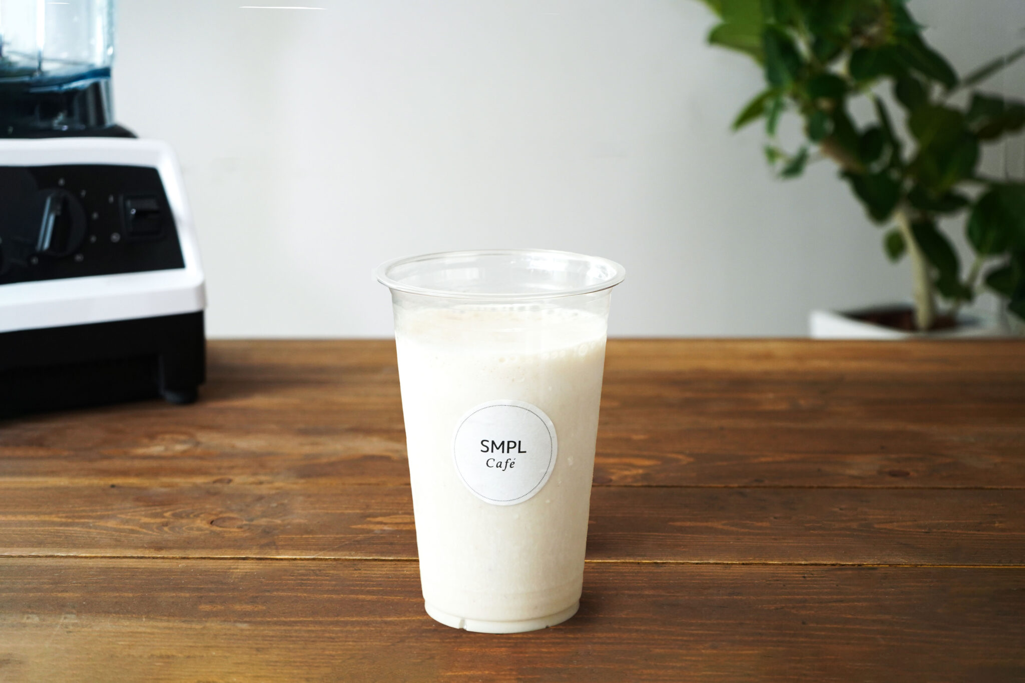 SMPL CAFE | スムージーとホットサンドを手軽に楽しむ、美容カフェ